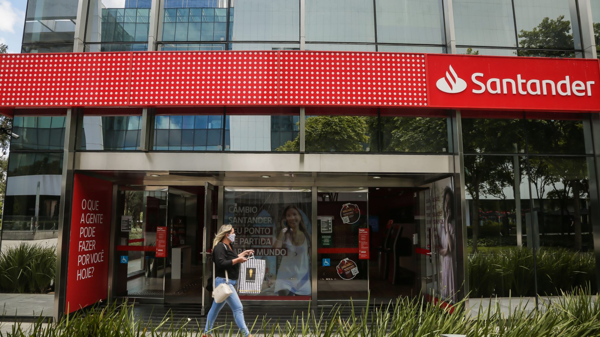 Santander vende participação e deixa sociedade em banco de montadora ...